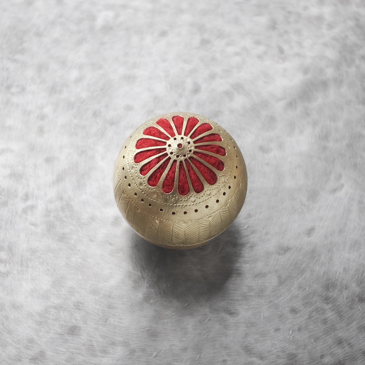 Saori Omomo | Pin Holder (FIREWORKS) - Analogue Life