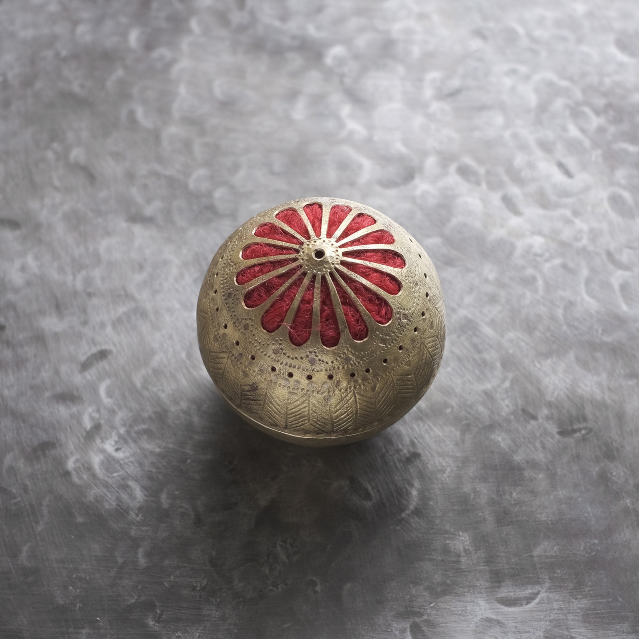 Saori Omomo | Pin Holder (FIREWORKS) - Analogue Life